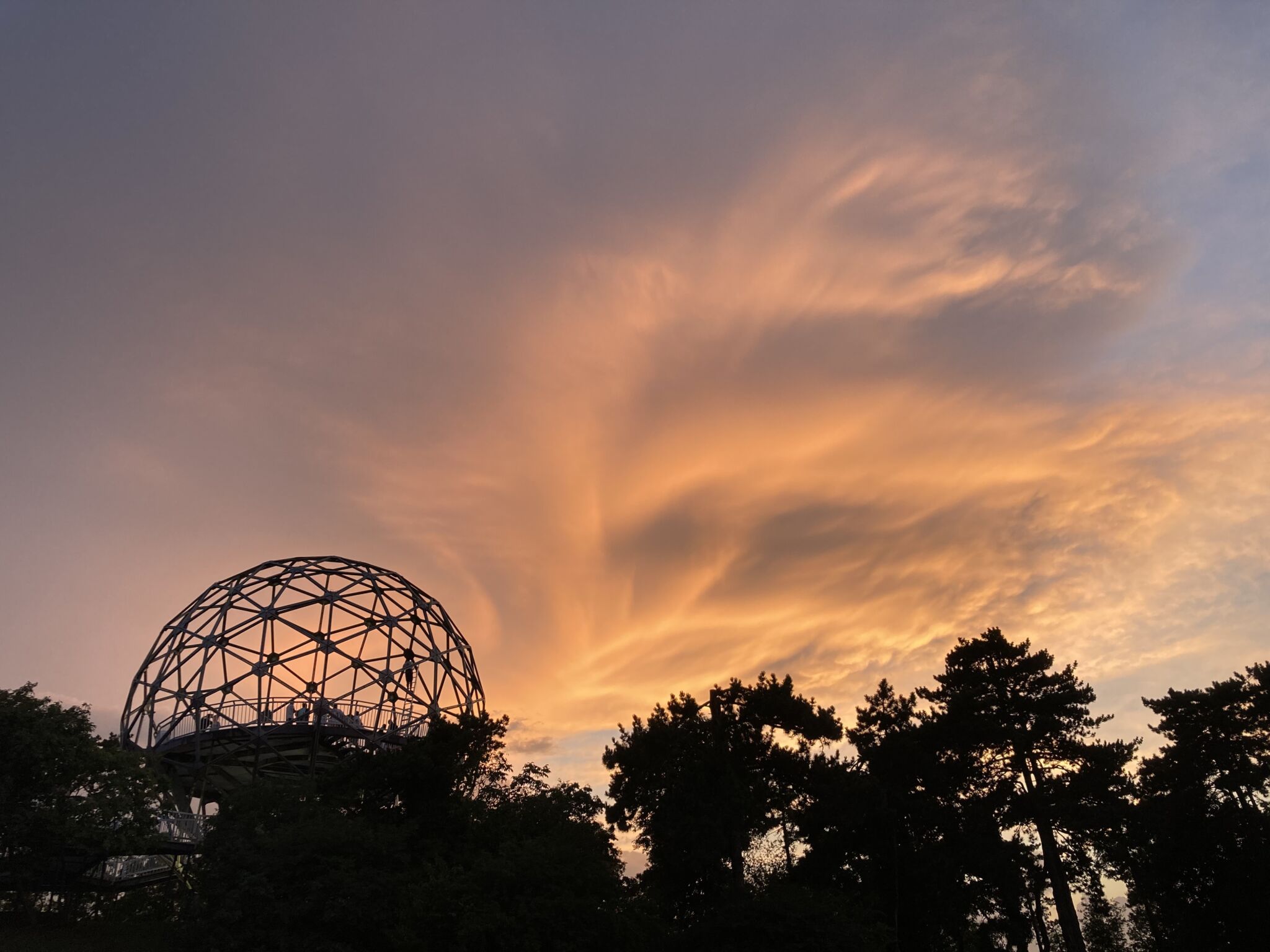 Vörösen pompázik a horizont – 12 hely Budapesttől a Balatonig, ahol a ...