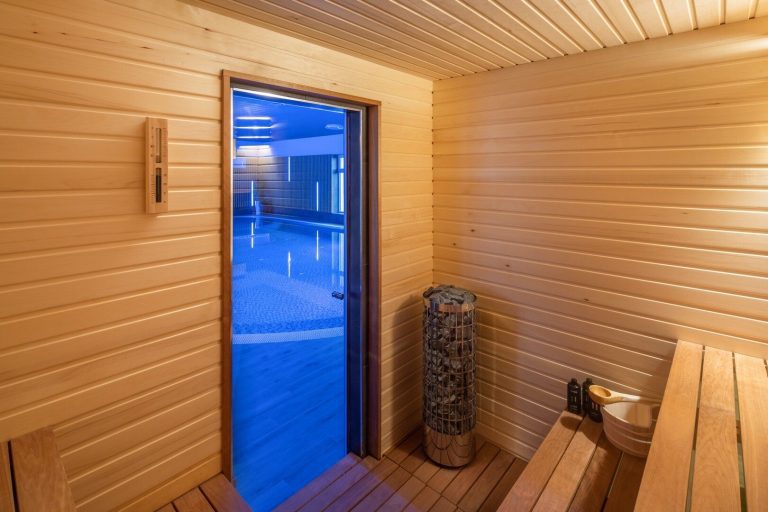 Tó közepére épült, mesebeli wellness szálloda: Sziget Hotel****, ahol ...